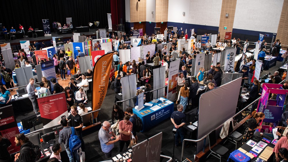 2024 | Students connect with leading employers at UOW Graduate Careers ...
