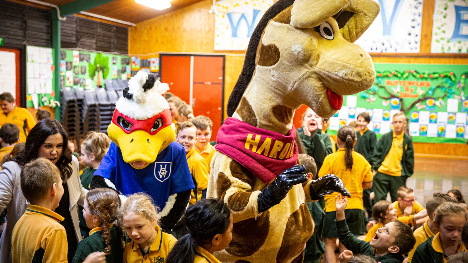 2019 | Mascot magic delights primary school students - University of ...